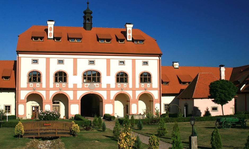 Zámecký statek Býkov | Eventino.cz